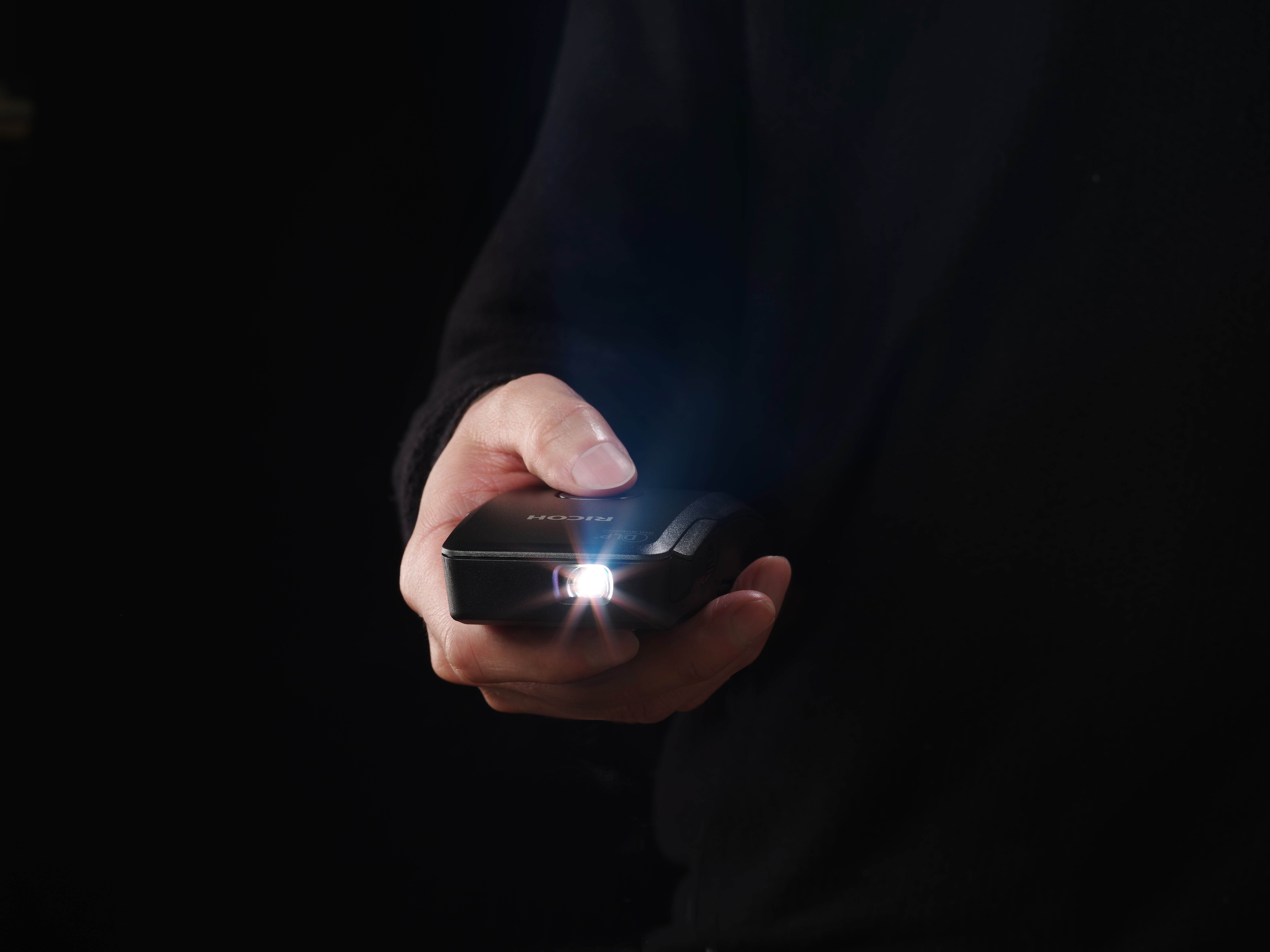 [レンタル] リコー Image Pointer GP01 小型ハンディプロジェクター - Rentio[レンティオ]